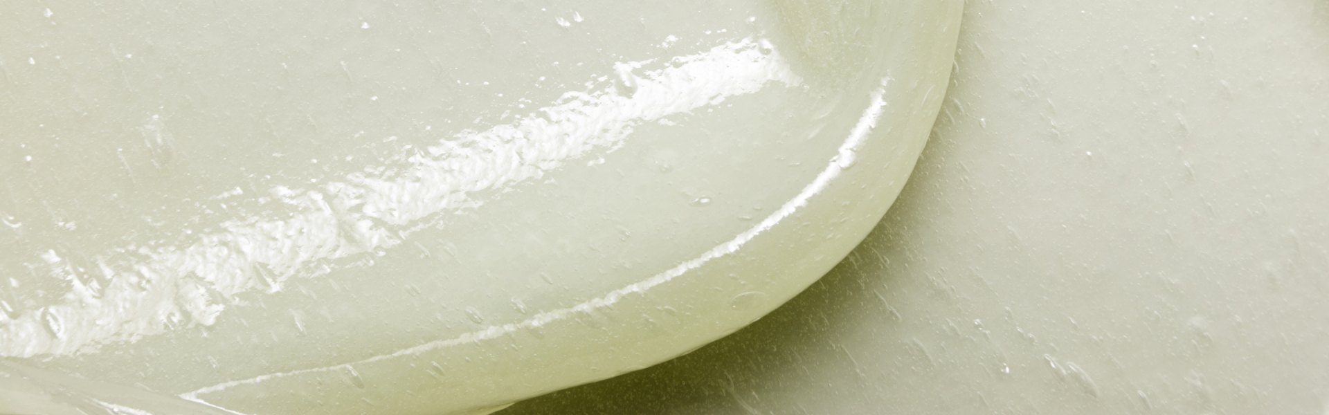 Petroleum Jelly Uses & Benefits: Skin, Lips, Healing & More - Hywax
